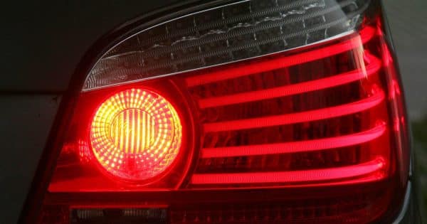 Les astuces pour mieux comprendre les feux de la route - J Voiture