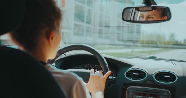 Commodo de voiture : à quoi ça sert