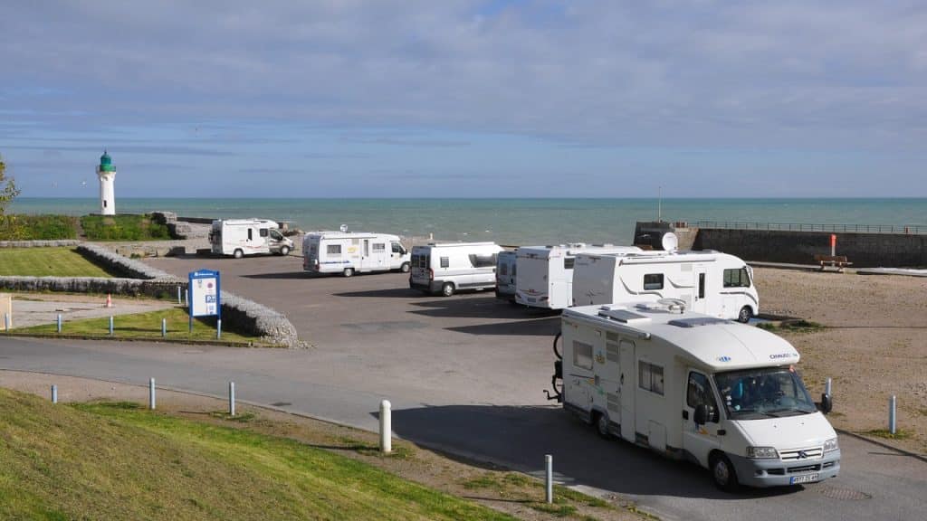 Quels sont les avantages d'un camping-car intégral ? - J Voiture